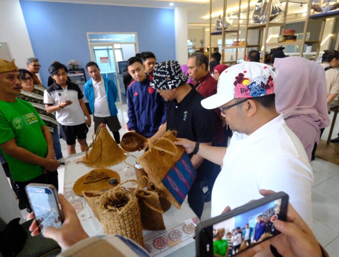 Dorong UMKM Gowa, Wabup Perkenalkan Pasappu dan Kacang Khas Daerah ...